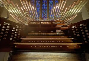 Skinner Organ - A fine west end installation - Regent Classic Organs